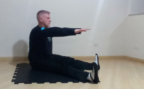 Spine Stretch Forward - Blog Pilates - O maior blog de Pilates do Brasil