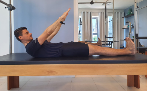 Roll Up: 6 passos para ajudar seu aluno a executar esse exercício